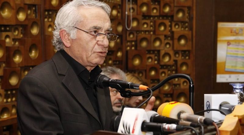 Poeti Sadik Bejko thurte vargje nën thembrën e regjimit komunist ...